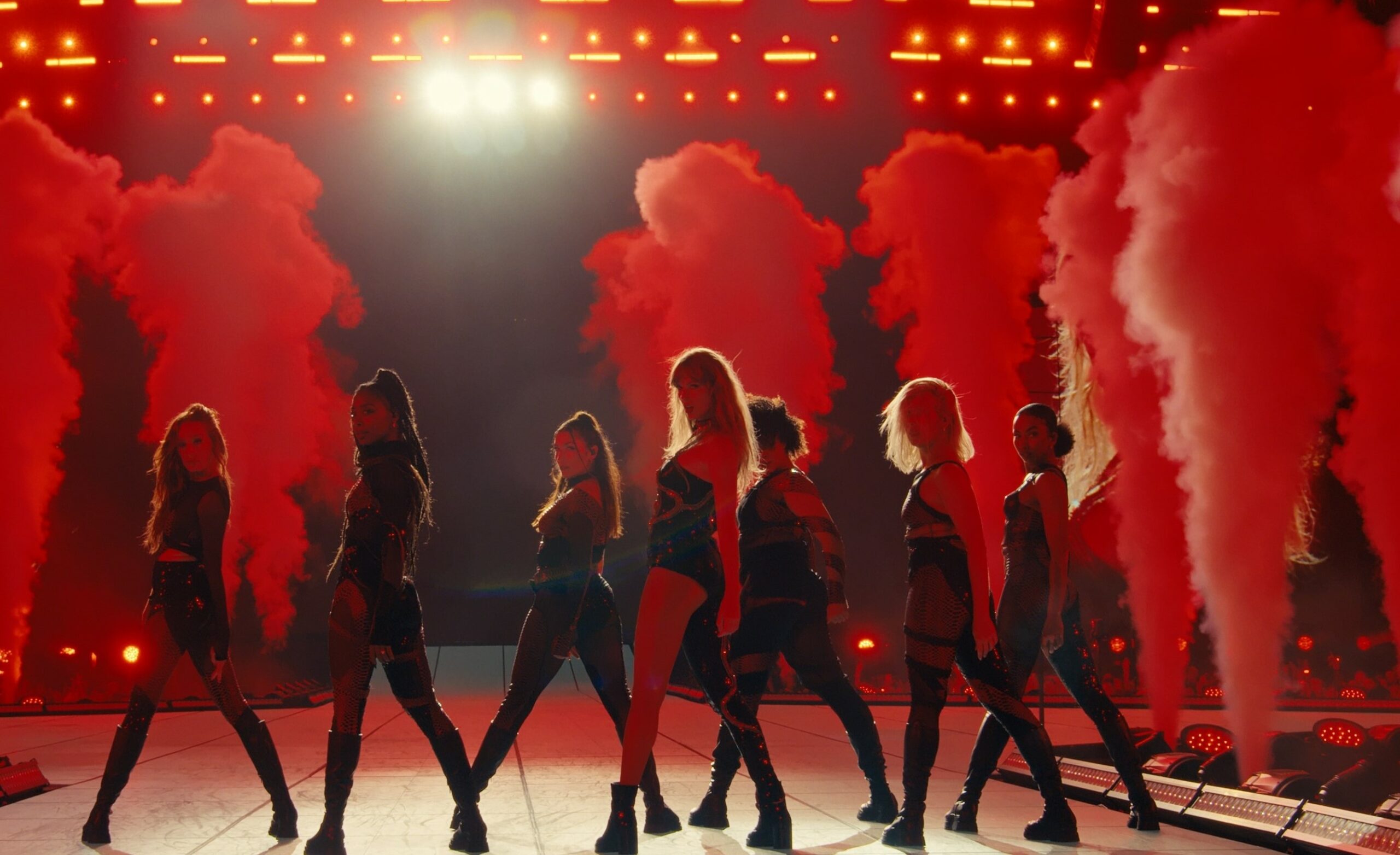 Taylor Swift swings into IMAX – Gadget